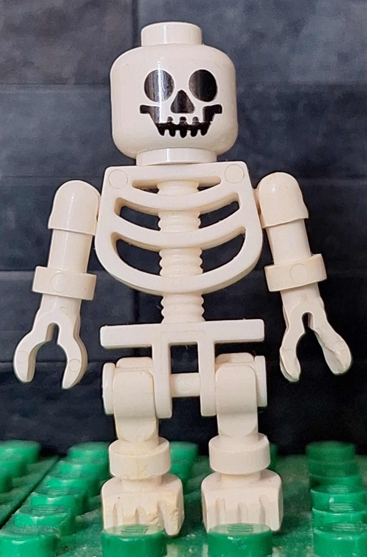 Lego Figurka – gen001 – Skeleton (figurka 2) – Antikvariát – Sběratelství